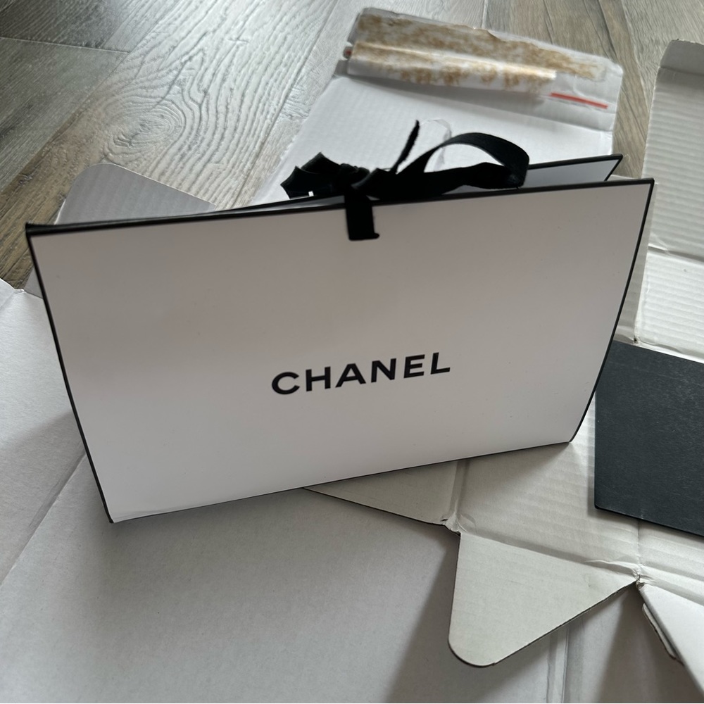 Chanel Staging Gift Box With Tissue Paper - Gem